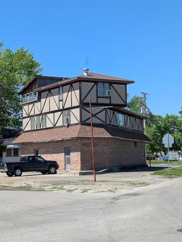 "Livin" On The Wedge - Lincoln, IL