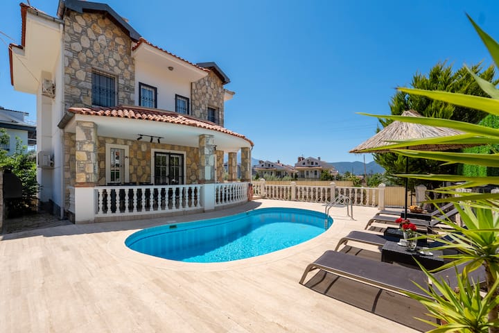 Astürk 4 Plaja Yakın Yakın Triplex Lüks Villa - Fethiye