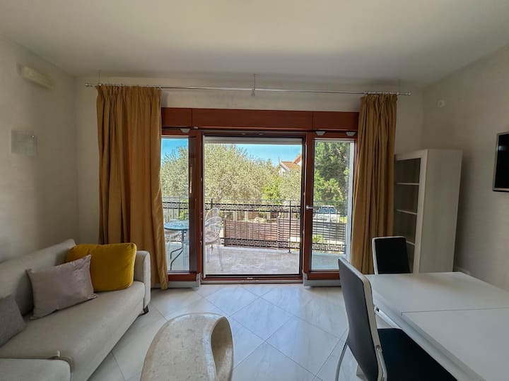 Olive Retreat - Terrace Apartment In Reževići - Monténégro