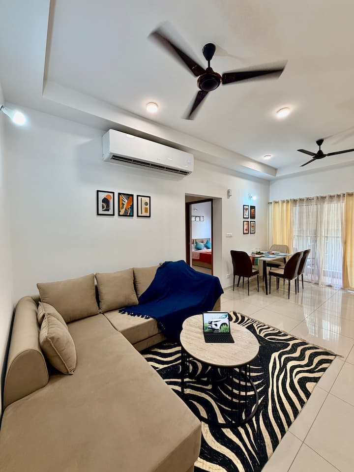 Business Stay + Pool + Fast Wifi - Gandhinagar