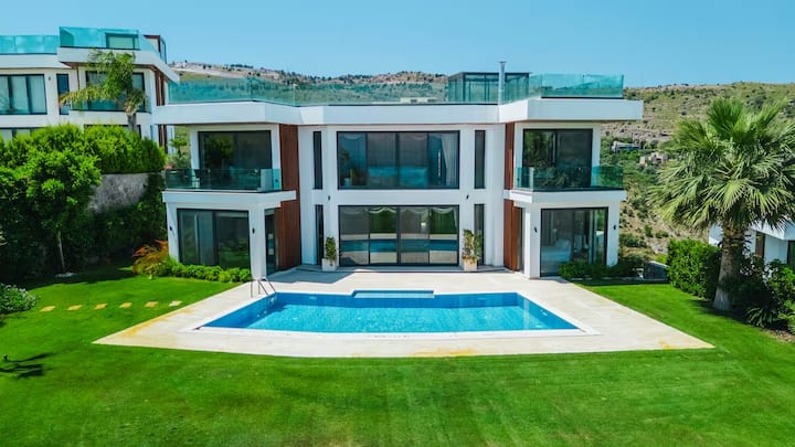 Azure Ultra Lux Pvt Pool & Sauna 7br Seaview Villa - Torba