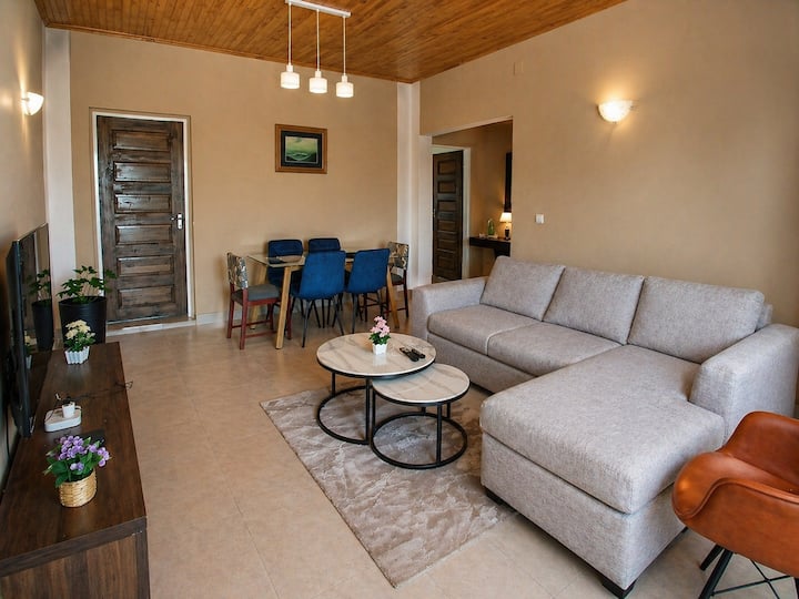 Modern Quiet Apartment With Balcony & Parking - Lubumbashi