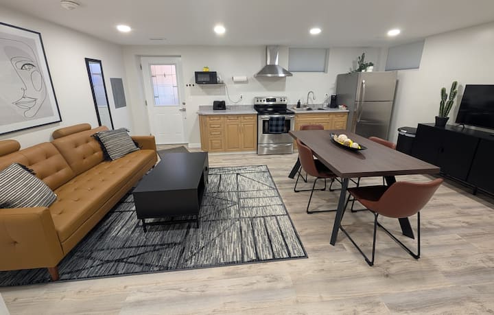 Modern 2 Bdrm Apt., With Private Fenced In Patio. - St. George, Canada