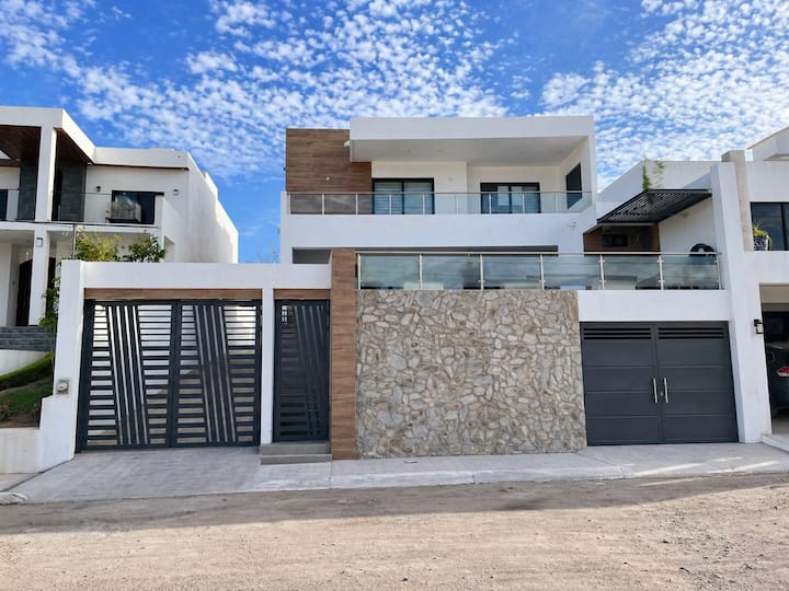 Residencia Con Alberca Cerca De La Playa - United States