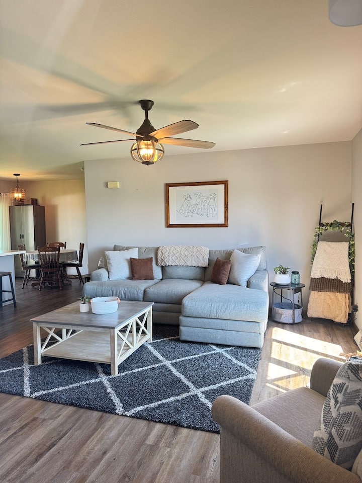 Eaa Air Show Getaway-bright, Updated & Comfortable - Oshkosh, WI
