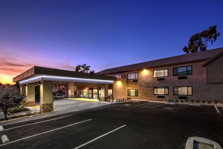 Cardiff Beach 2 Queen Rm W/ Breakfast, Gym & Pool - Encinitas, CA