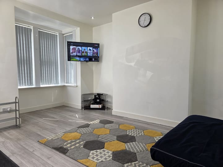 Chic City Escape/2 Bedroom House/parking/tv/wifi. - Wetherby