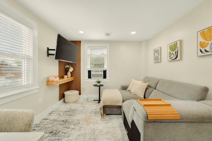Luna Vista Rose Suite - Freeport, NY
