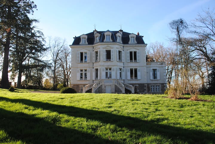 Beautiful 17th Century Château - Entire 2nd Floor - Évaux-les-Bains
