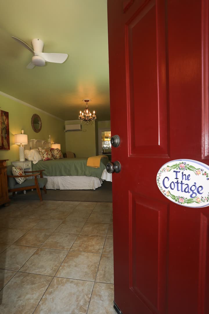 Camilla's French Country Cottage Harkey House - Yuba City, CA