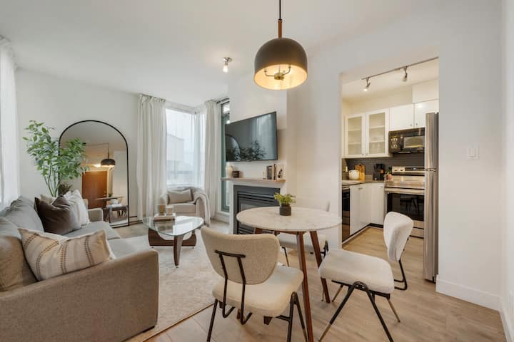 The Cozy Corner: 2 Beds Retreat | Ac | Parking - North Vancouver