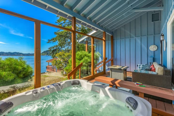 3br Waterfront Retreat | Firepit | Hot Tub - Shelton, WA