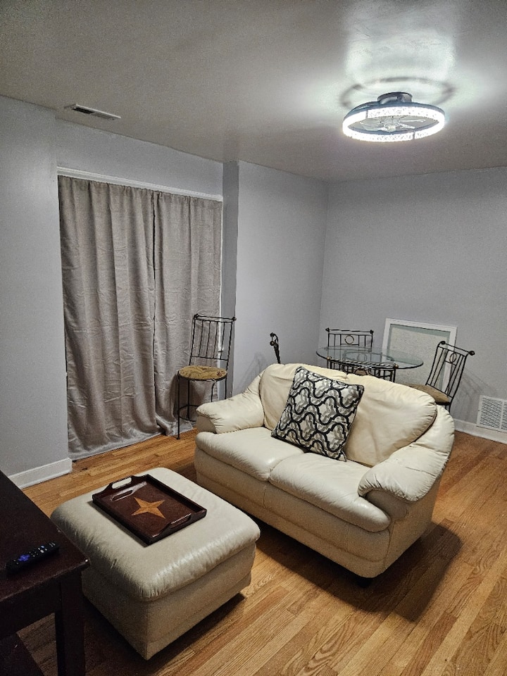 Cozy 2 Bedroom Near O'hare - Elmhurst, IL
