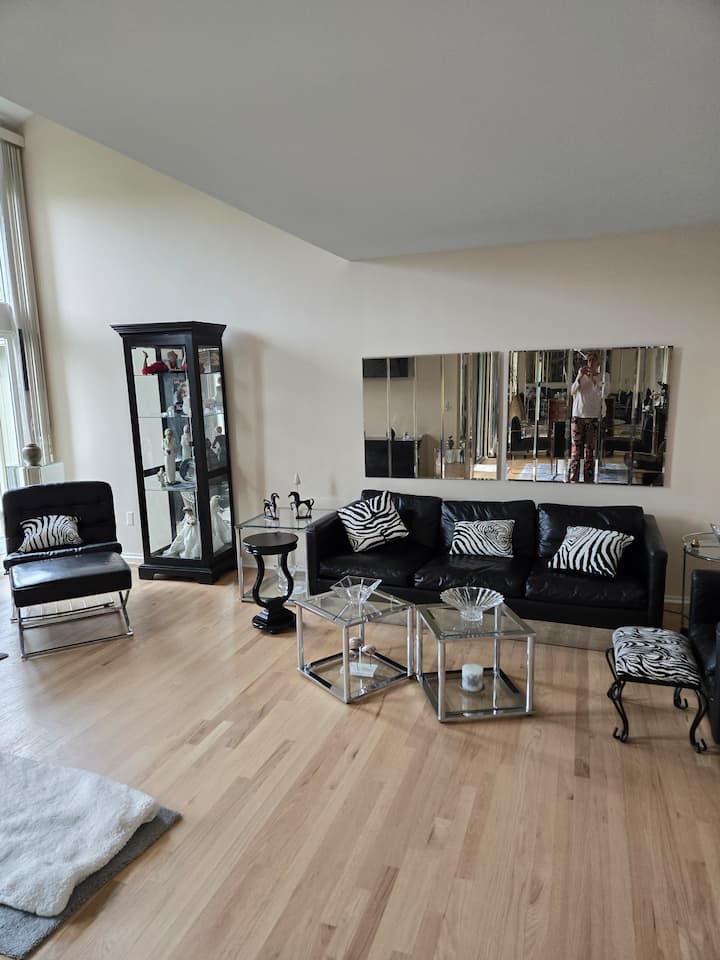 Beautiful Condo In The Heart Of West Bloomfield. - Farmington Hills, MI