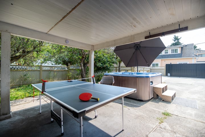5 Bedroom House With Hot Tub, Near Main St - Vancouver