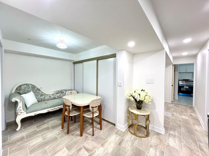 Entire Private 2br W/ Kitchen,laundry&own Entrance - Markham