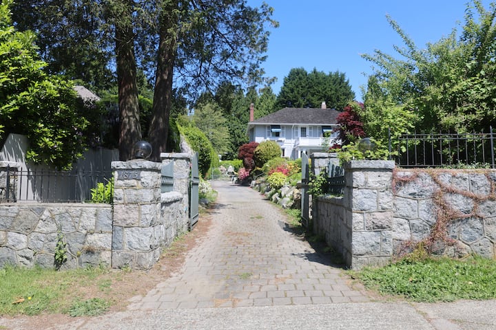 Upscale Westside 3-bdrm Haven | Easy Dt/ubc Access - Vancouver