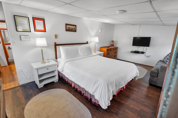 Keuka Cove Inn - Cottage Unit #23 (Queen) - Penn Yan, NY
