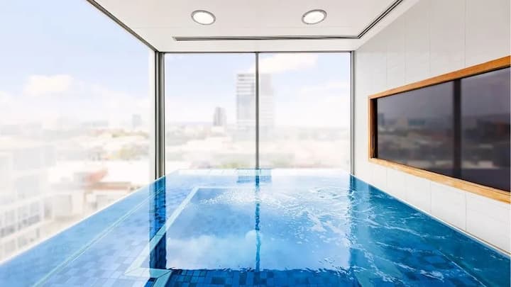 Stylish 2br Cbd Apartment | Pool + Free Parking - Adelaide