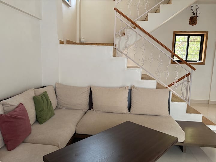 Cozy, Equipped, Well-connected 3bhk Row House - Pune