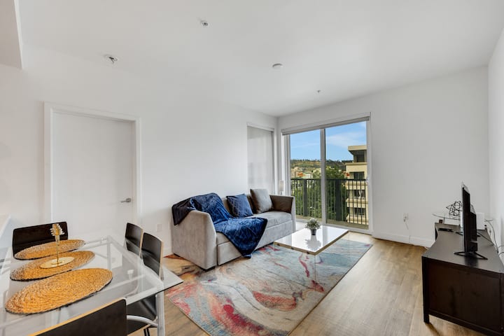 Familyfriendly 2br | Pool, Parking & Security - Downtown - Los Angeles
