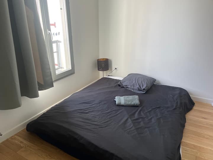 Chambre Dans Une Maison Avec Chambres Partagées - Clamart
