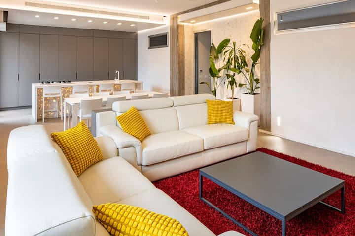Lovely 4 Bdr Apartment + Parking - Amsterdam