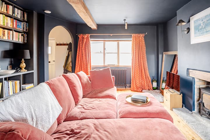 A Stroudy Cottage - Stroud, UK