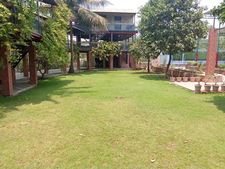 Simple & Attractive Family & Pet Retreat - Dombivli