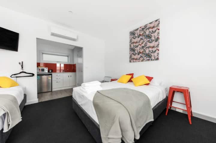 The Dickins Woodend, Unit 4 - Queen And Single Bed - Woodend