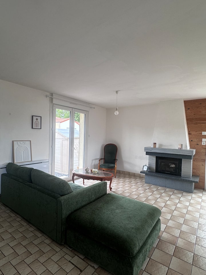 Maison Cosy Avec 2 Chambres - Quartier Calme - Cholet