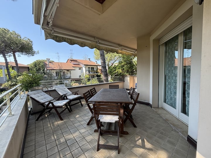 Cv022 – Cervia, Three-room Apartment With Patio - Milano Marittima