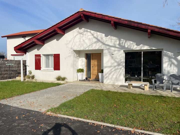 Maison Nature Simple Au Calme Terrain Clos - Urt