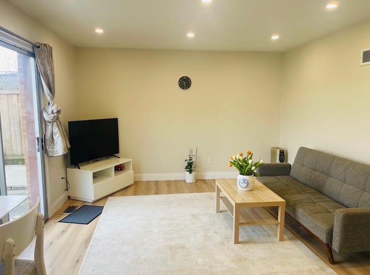 Bright And Modern Walkout Suite In North York - Vaughan