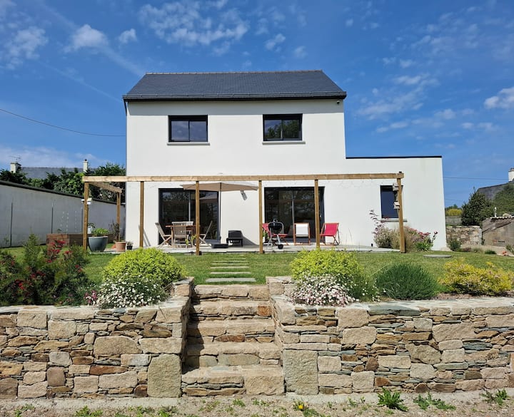 Maison Familiale En Bord De Mer Avec Jardin - Locquirec