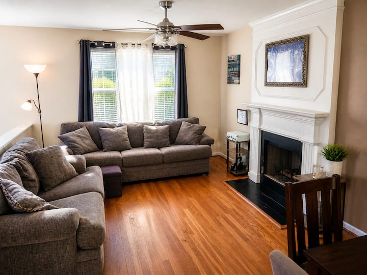 Spacious 4 Bedroom House Located Near Airport - Riverdale, GA