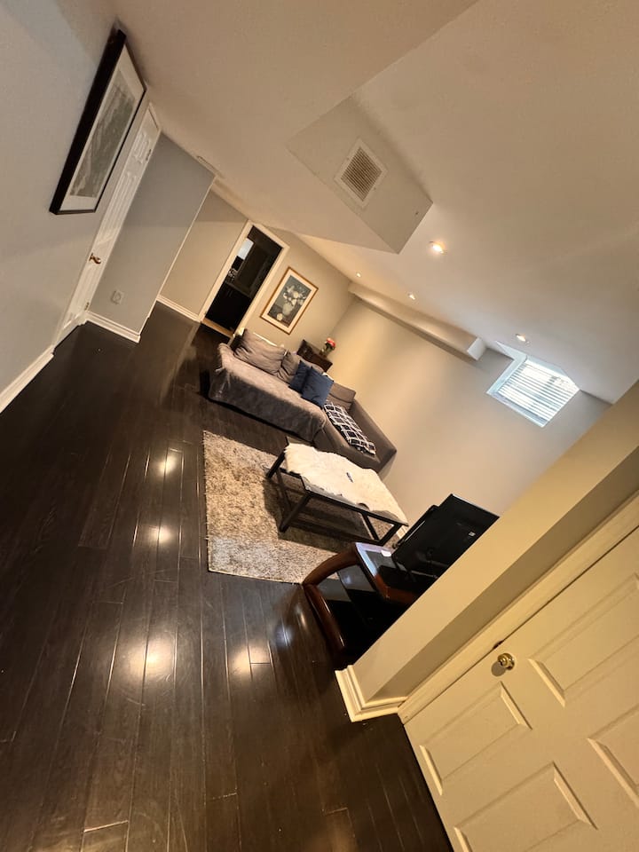 Private Basement Apart With Separate Entrance - Brampton