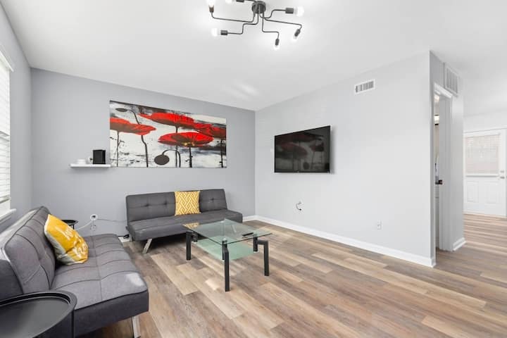Modern Chapel Hill Townhome | Free Parking - Chapel Hill, NC