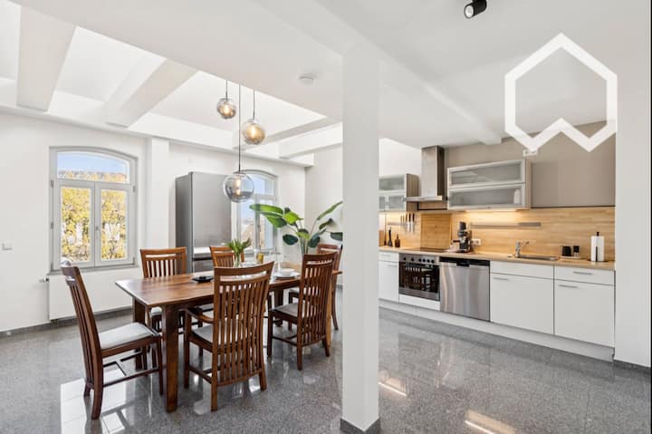 Design Gallery Loft • 75” Tv • Quiet • Parking - Hanover