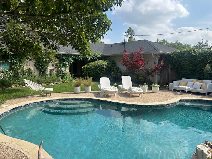 Beautiful Home In Dallas With A Pool And Spa! - Dallas, TX
