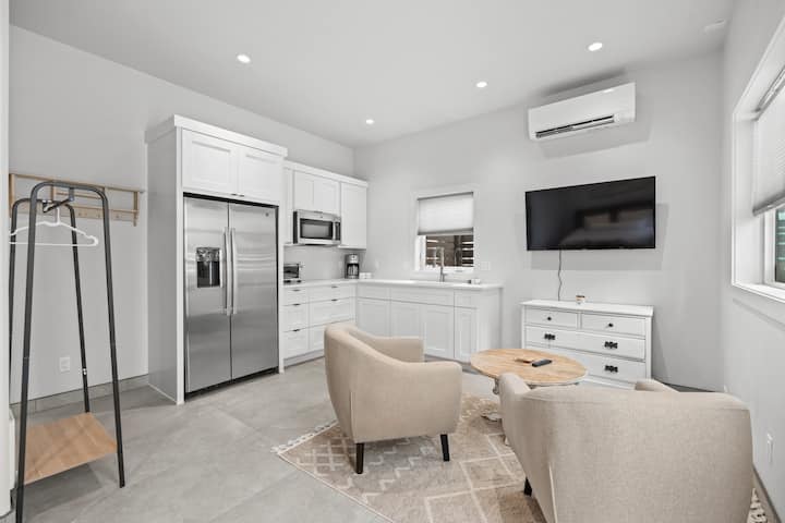 Modern Downtown Cda Studio - Coeur d'Alene, ID