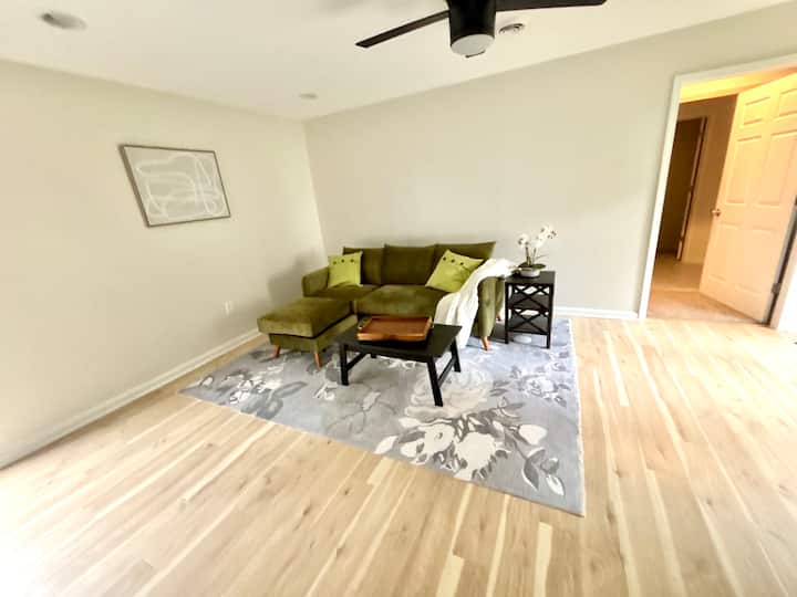 The Cozy Collingswood Studio - Fishers, IN
