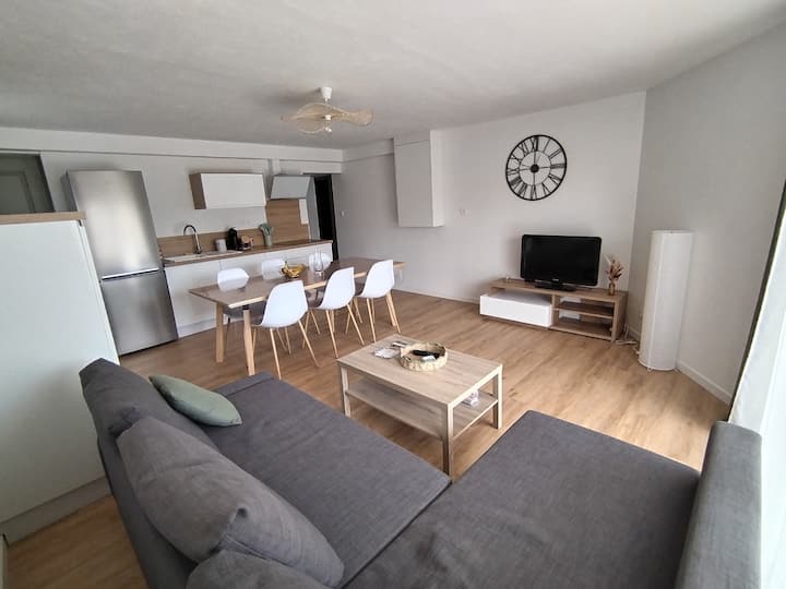 Maison De 65 M² Avec Terrasse Et Jardin - Anjou