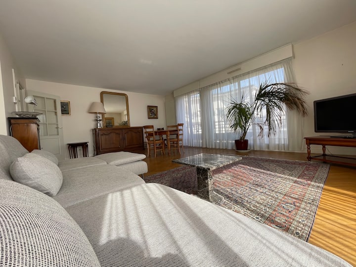 Chambre Avec Balcon, Salle De Douche Privés à Issy - Issy-les-Moulineaux