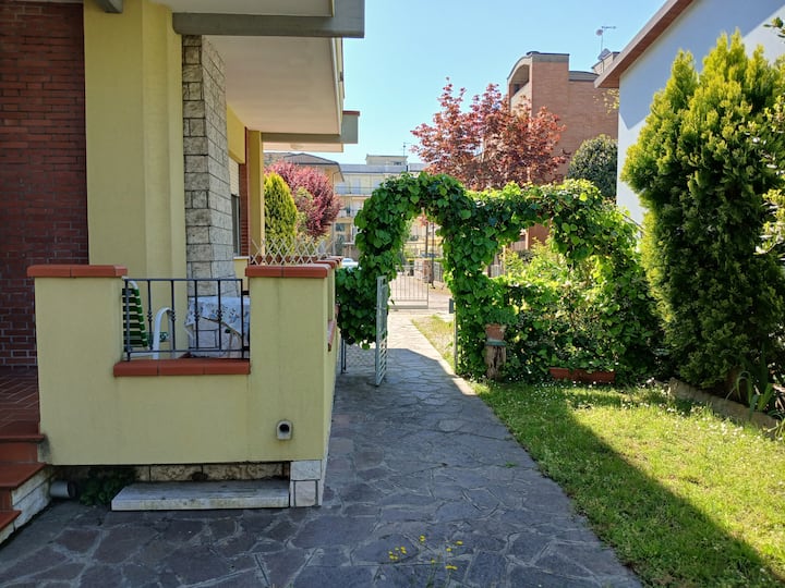 Cn039 – Cesenatico,  Apartment With Garden - Cervia