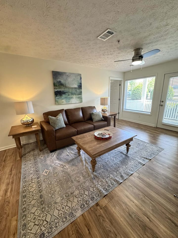 Tbd- 0.4 To Stadium/neville, 2q, Patio And Parking - Auburn, AL