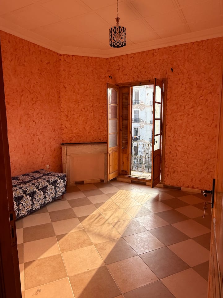 F5 Spacieux Centre-ville – Semi-meublé Lumineux - Oran