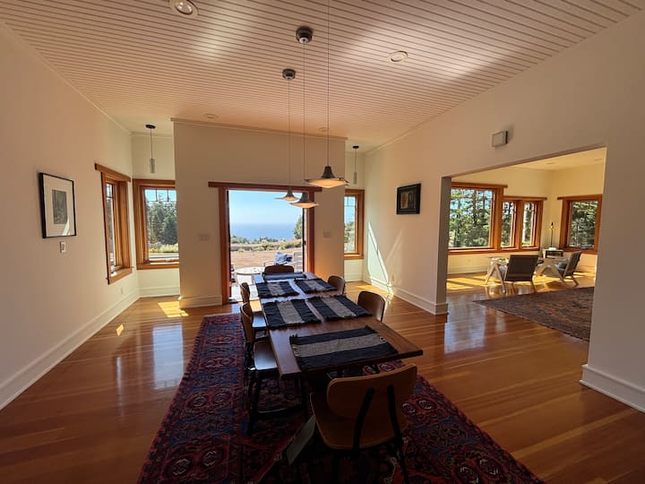 Sea Fox Estate-peaceful 11-acre Ocean View Retreat - Mendocino, CA