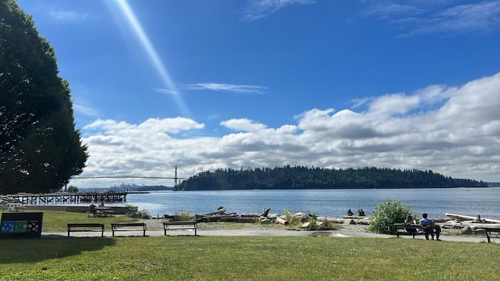 New Modern 2br Private Suite Near Ambleside Beach - West Vancouver