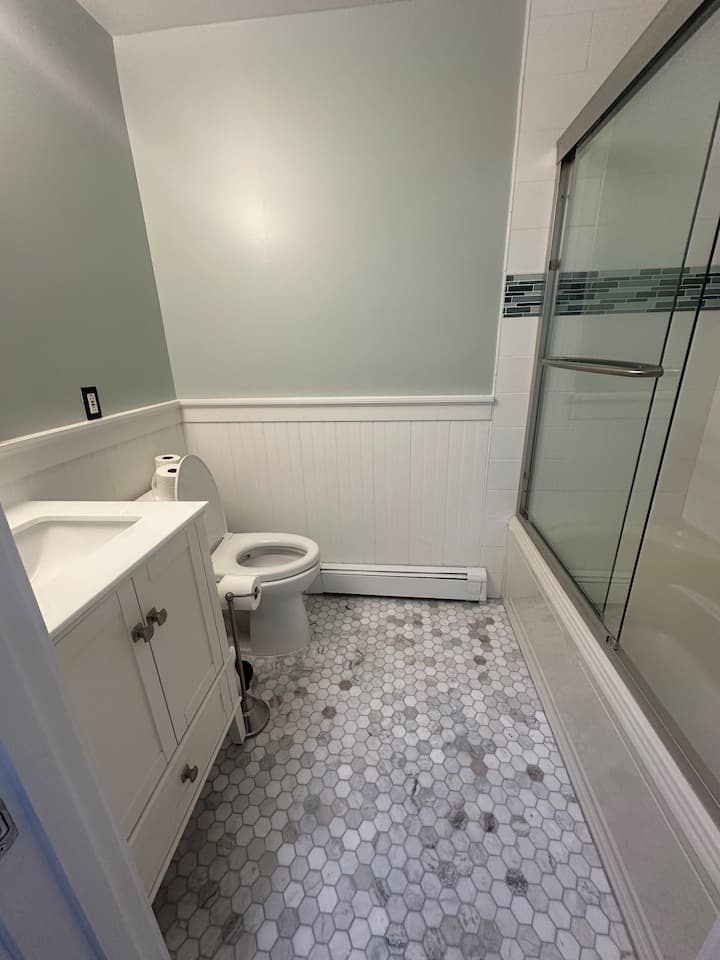 Sunny Top-floor Condo With Nyc Views - Hoboken, NJ